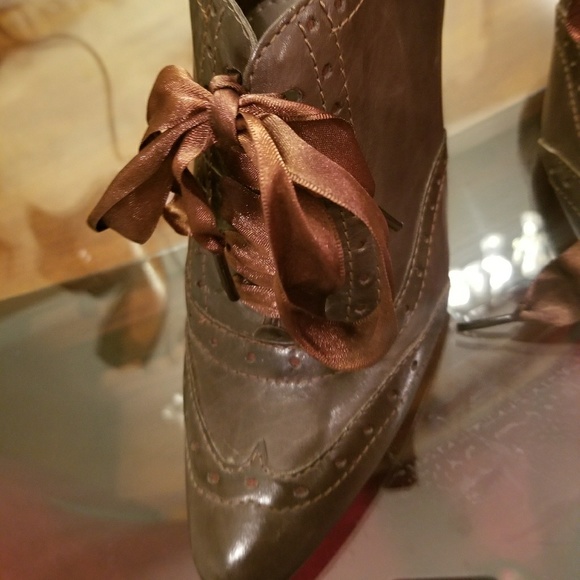 Anne Klein | Shoes | Brown Spectator Shoe | Poshmark